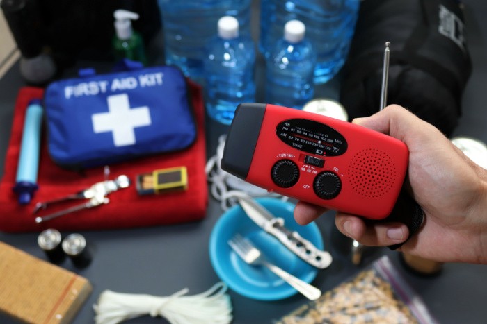 How To Make Your Own Emergency Car Kit - Food Storage Moms