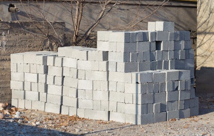 13 Ways to Use Cinder Blocks - Food Storage Moms